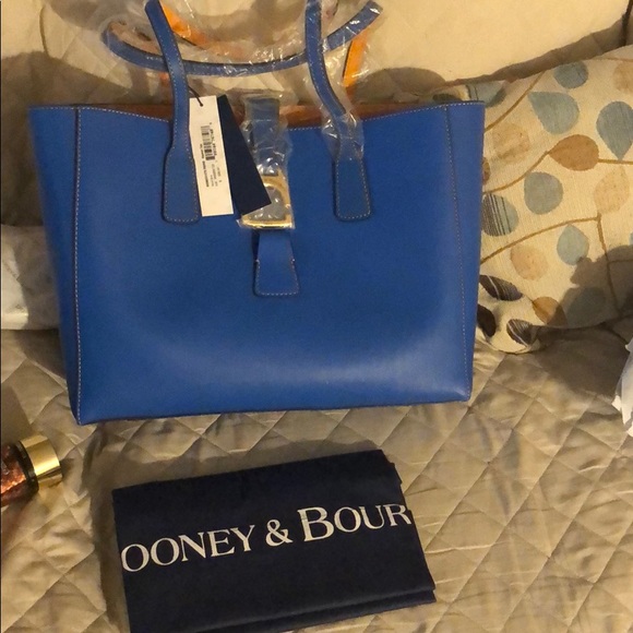 Dooney & Bourke | Bags | Dooney Bourke Emerson Small Shannon Tote ...